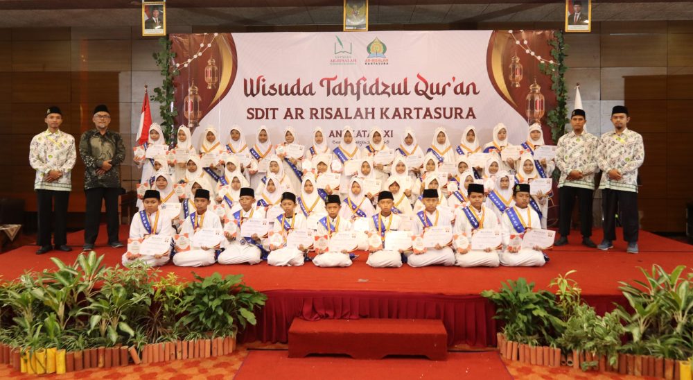 240 Siswa SDIT Ar-Risalah Kartasura Ikuti Wisuda Tahfidz 2025: Al Qur ...